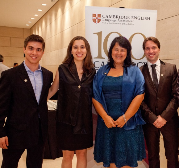Cambridge English staff - Centenário
